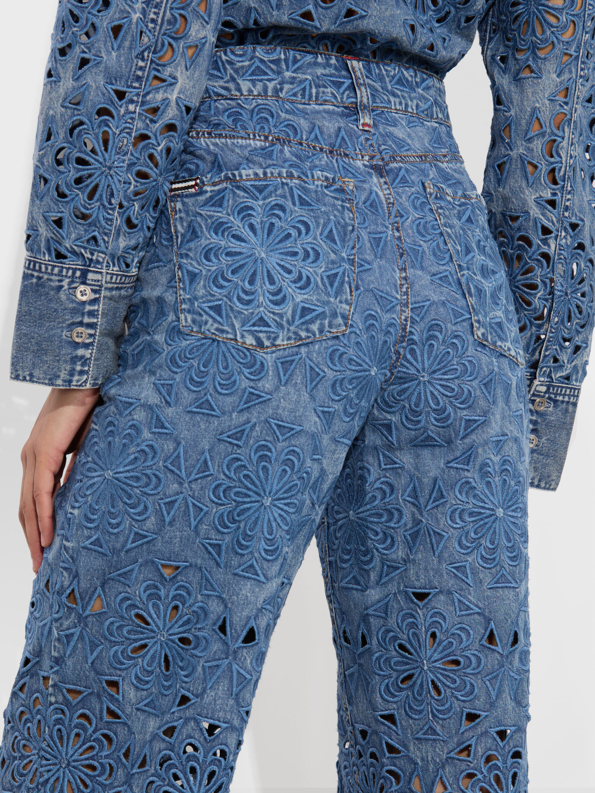 WEEZY LASERCUT JEAN in AVERY BLUE | ALICE + OLIVIA