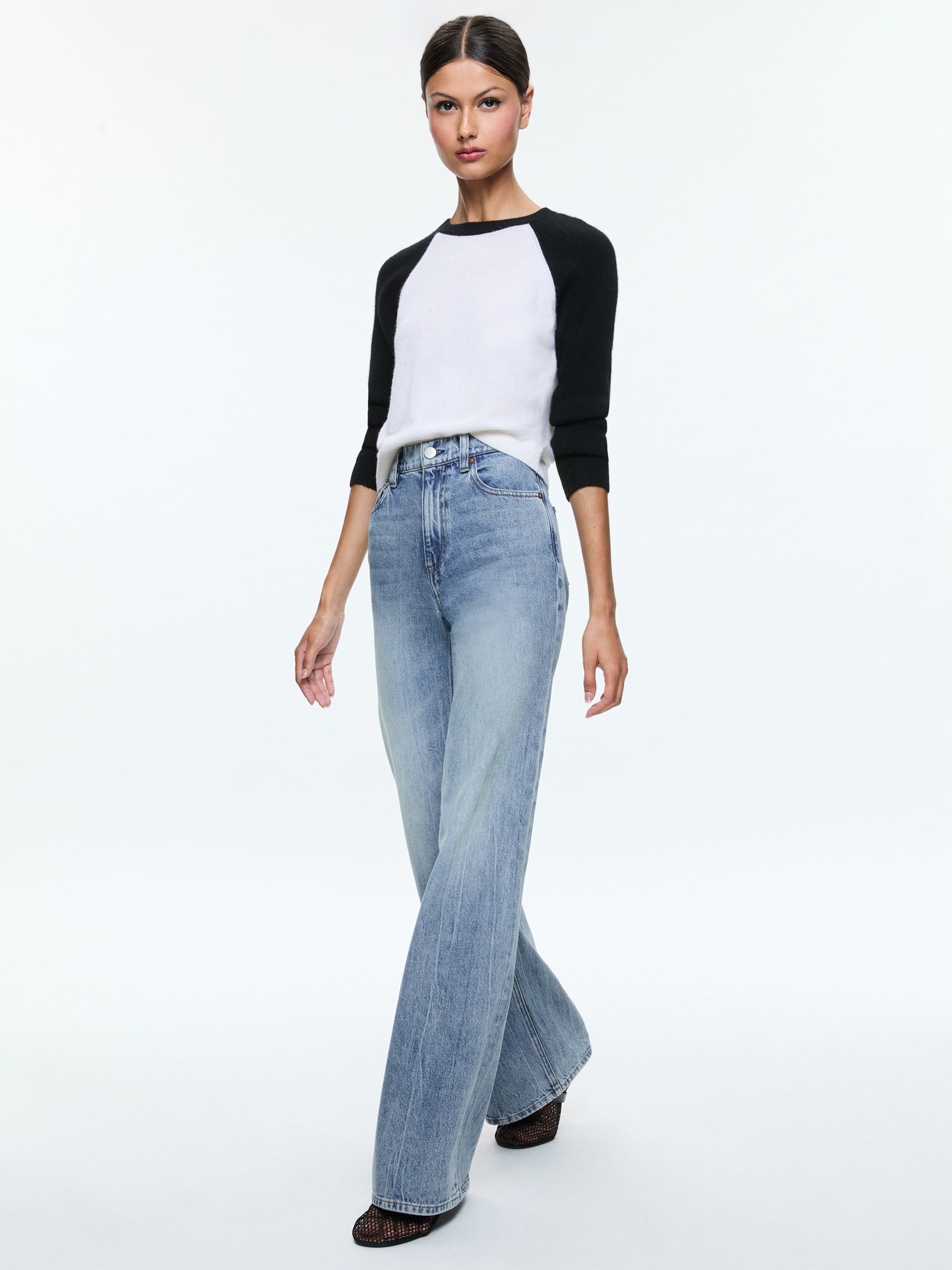 Amari Shrunken Raglan In Ecru/black | Alice + Olivia