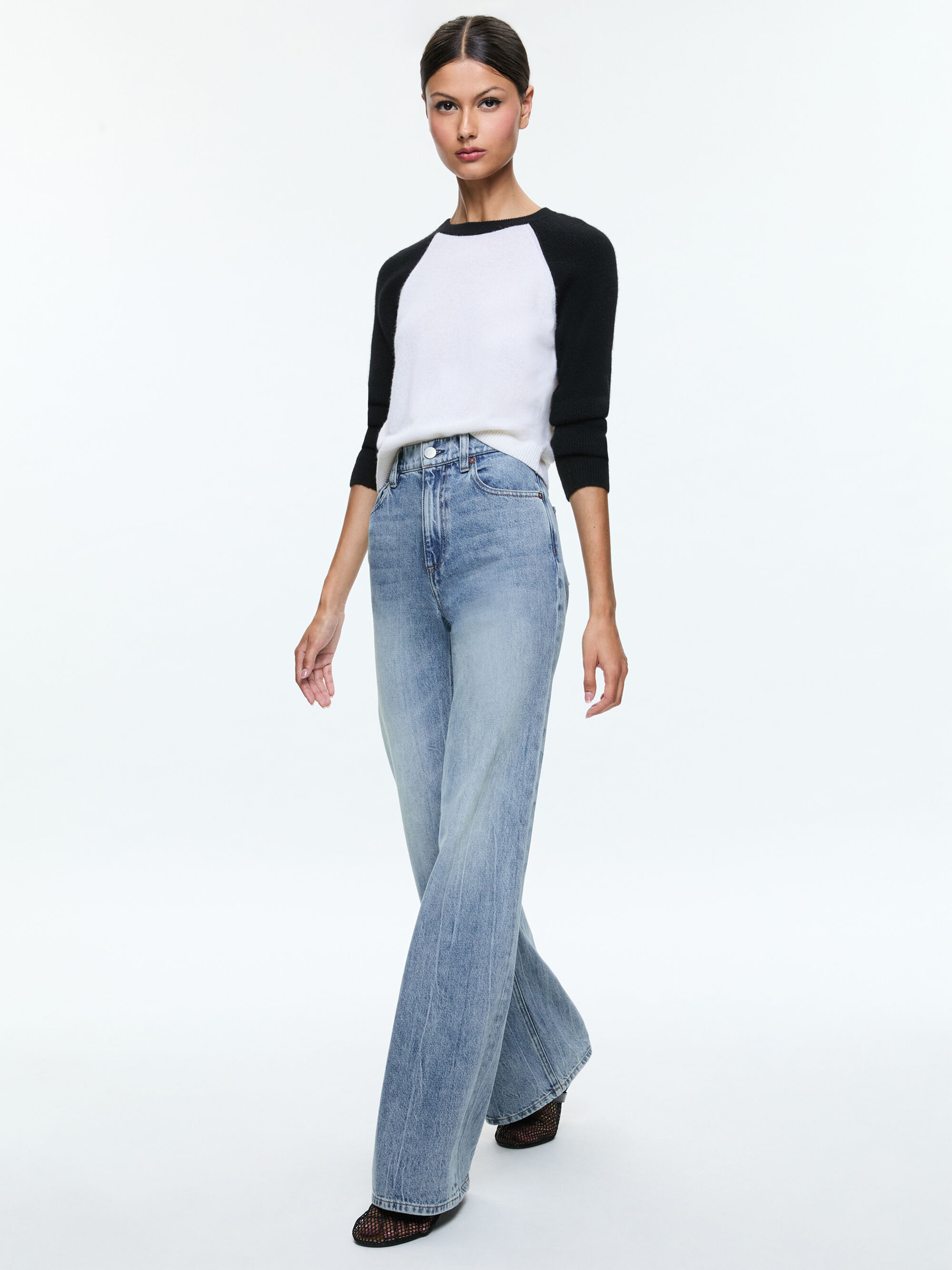 Amari Shrunken Raglan In Ecru/black | Alice + Olivia