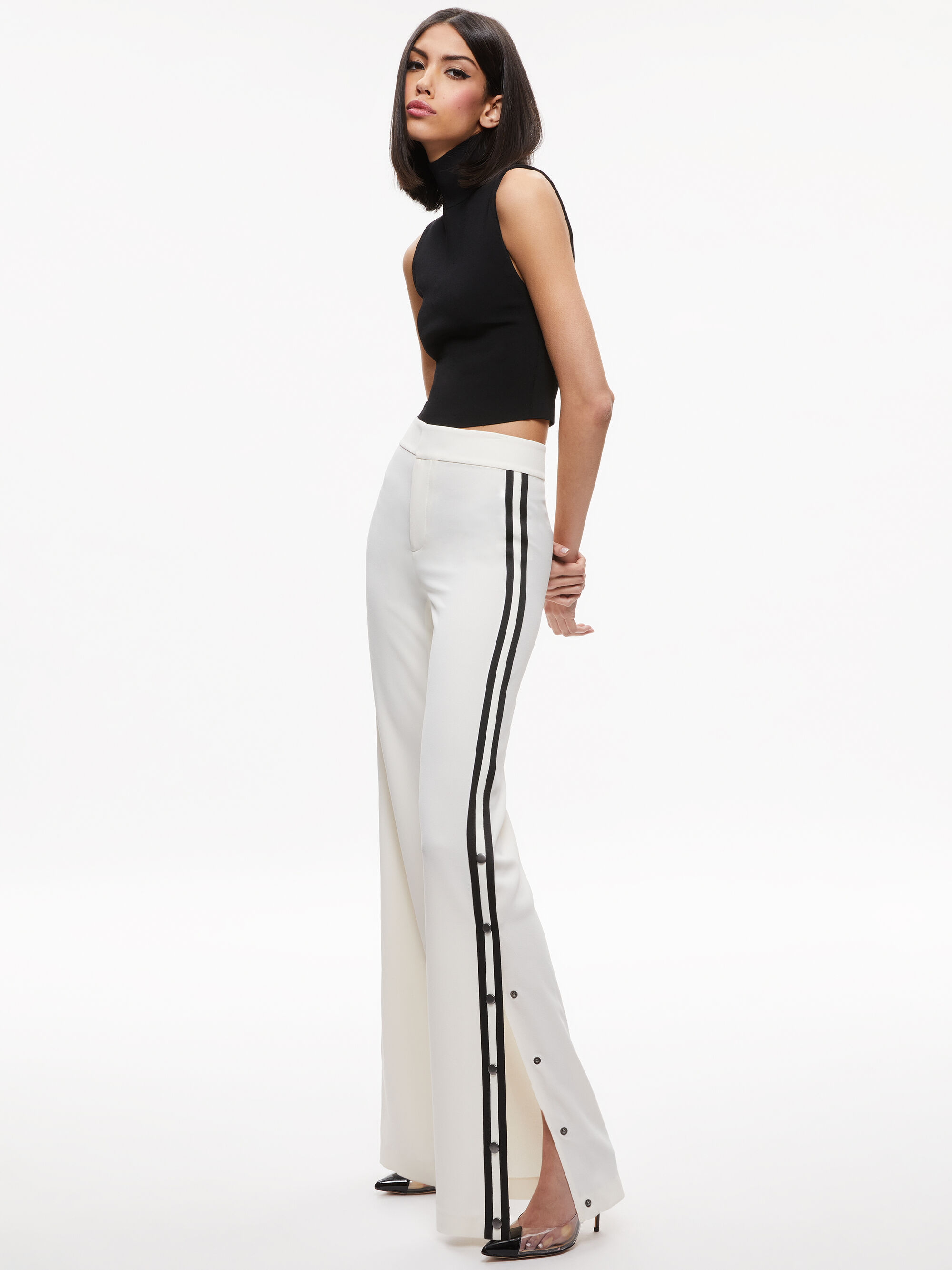 Jc Side Snap Wide Leg Pant In Ecru/black | Alice + Olivia
