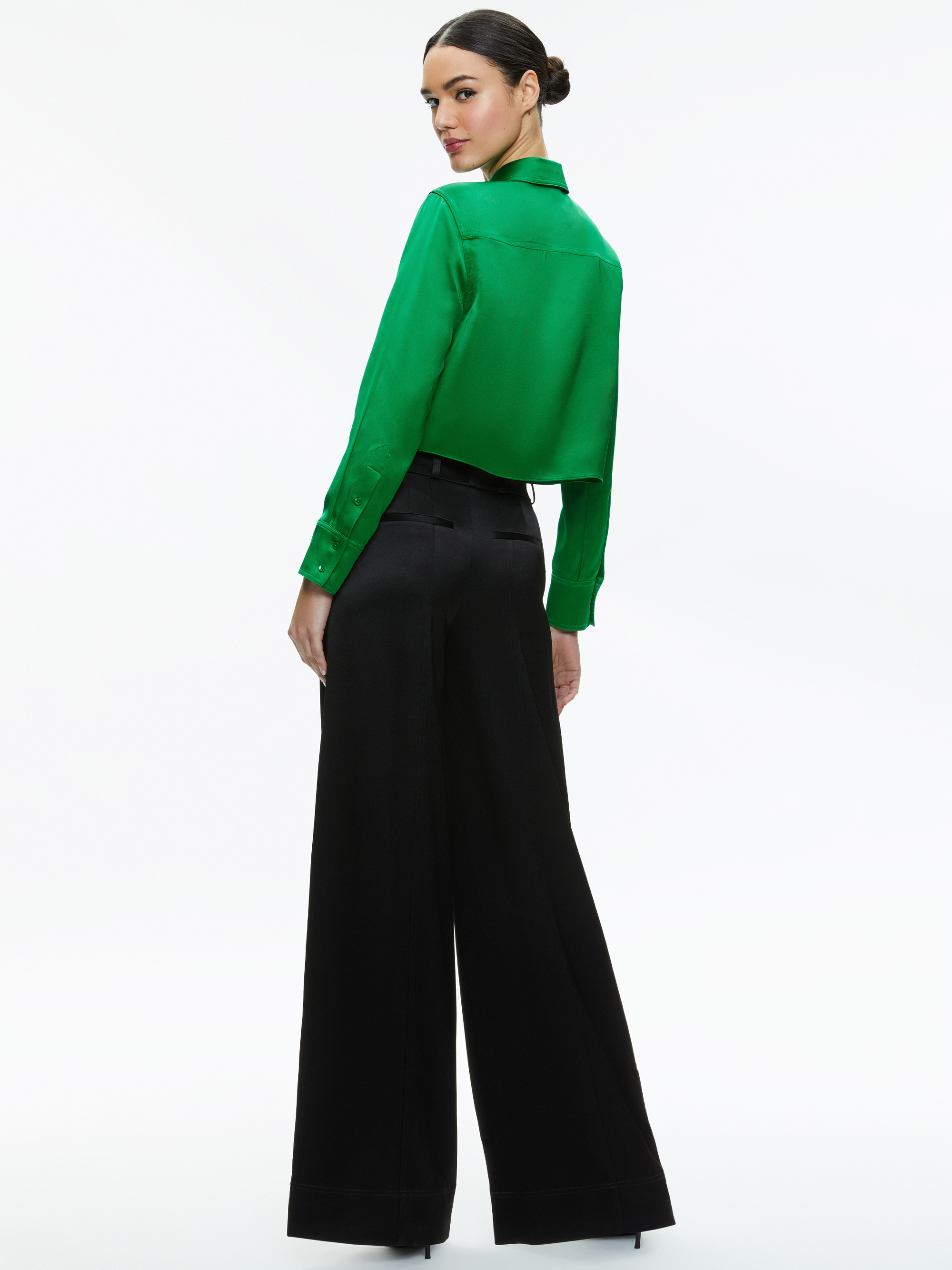Leon Cropped Button Down In Light Emerald | Alice + Olivia