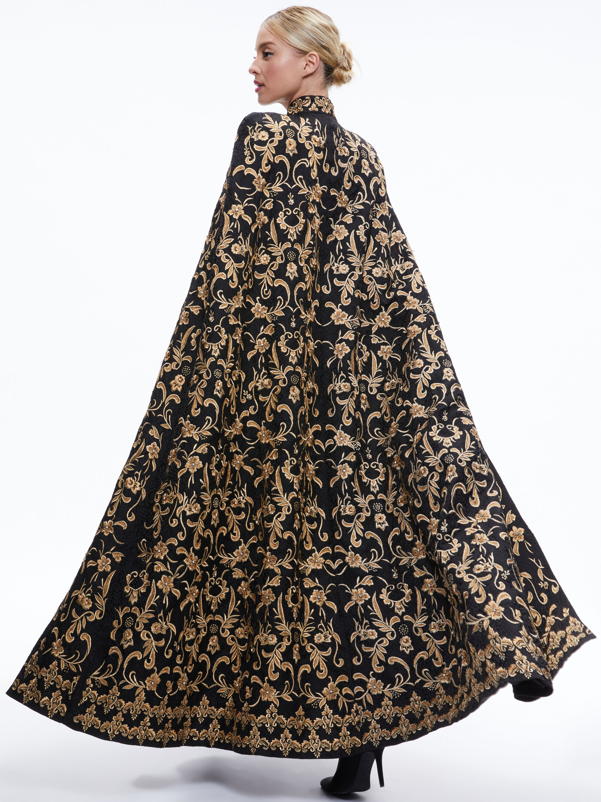 SOILA COLLARED MAXI CAPE in BLACK/BRASS | ALICE + OLIVIA