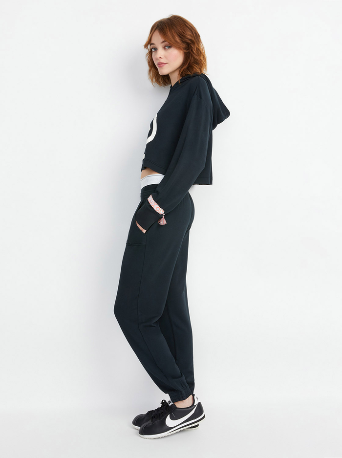 A+o X Big Feelings Jody Jogger In Black | Alice + Olivia