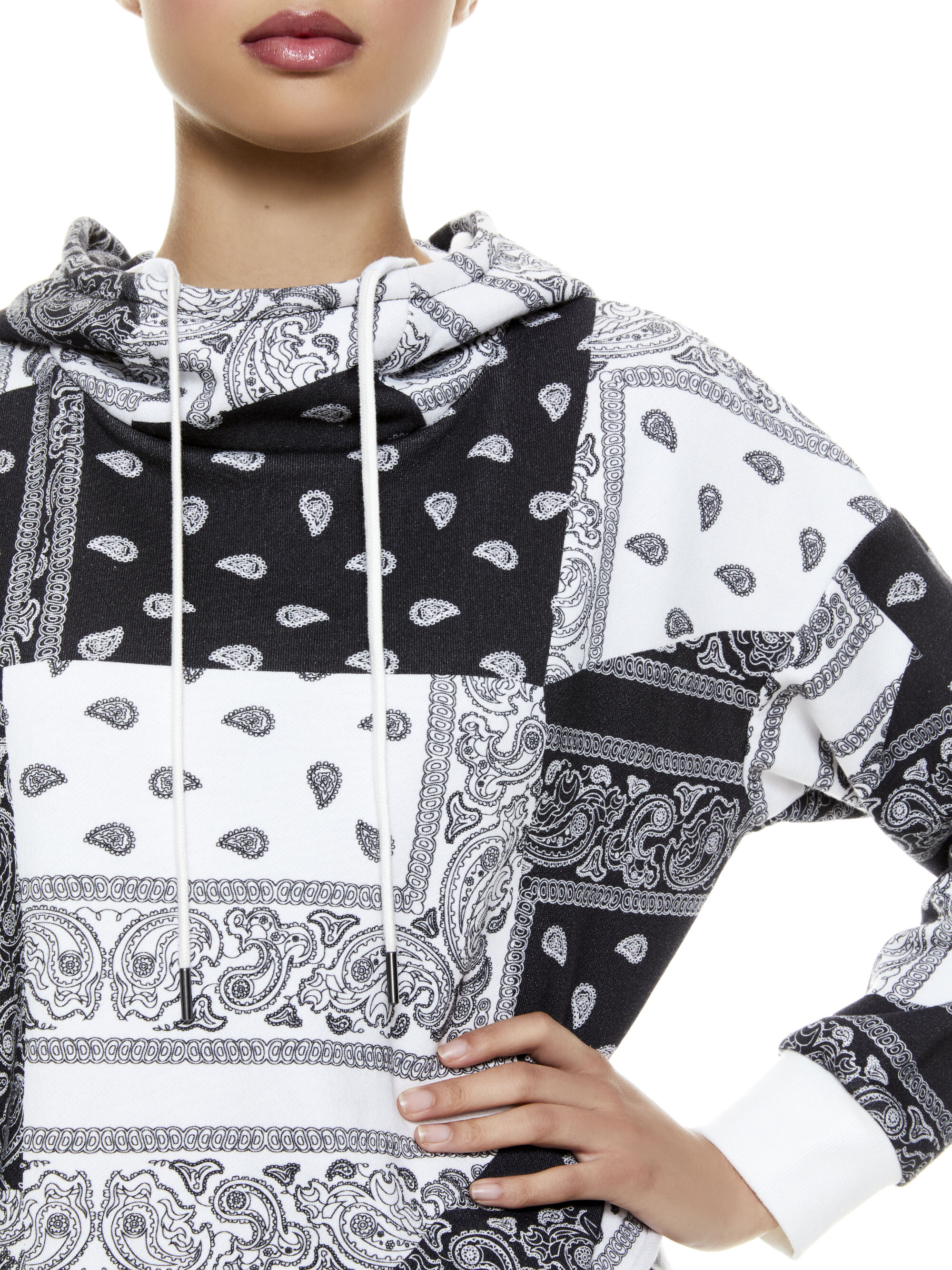 NIKI CROPPED BANDANA HOODIE in VINTAGE BANDANA PATCH BLK/WHT | ALICE ...