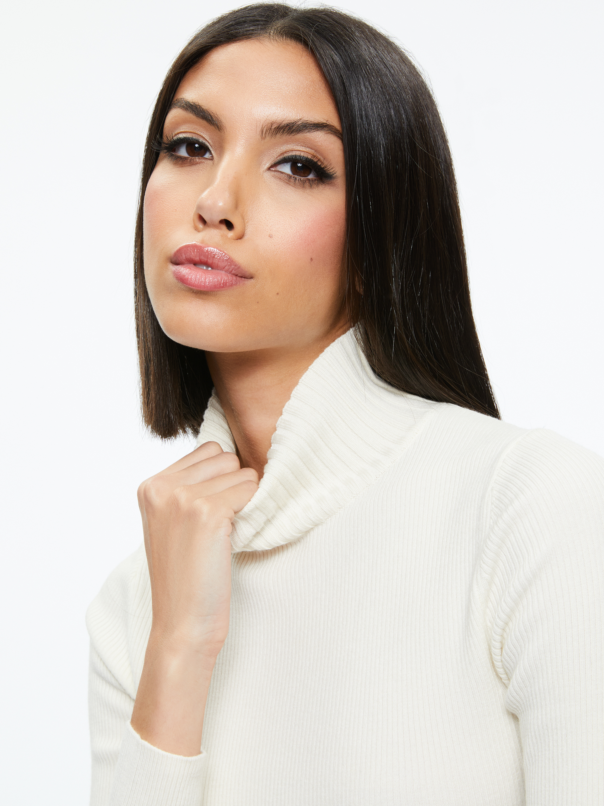 Senaida Cropped Mock Neck Pullover In Soft White | Alice + Olivia