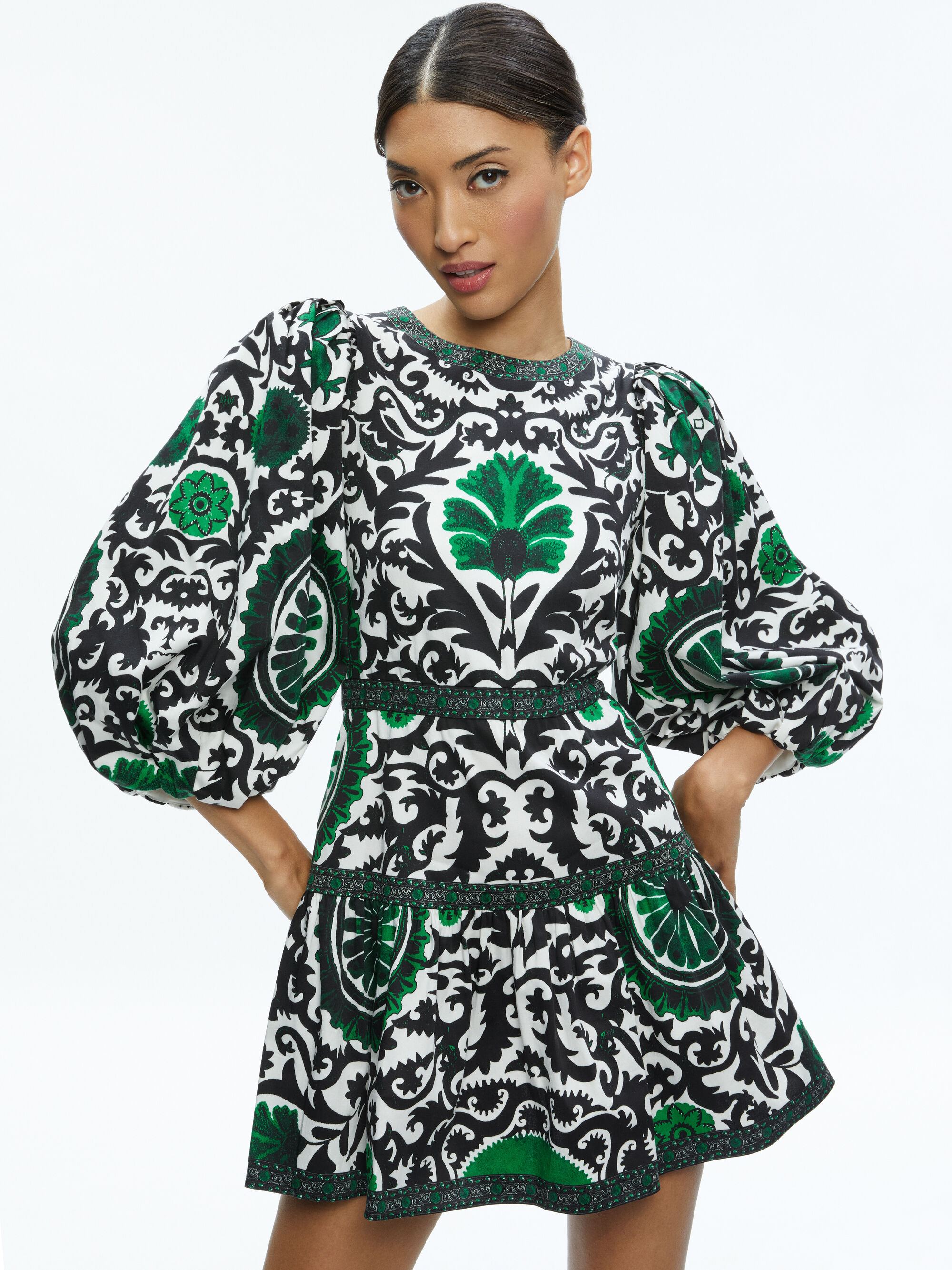 Shayla Pleated Sleeve Tiered Dress In Monarch Light Emerald Medium ...