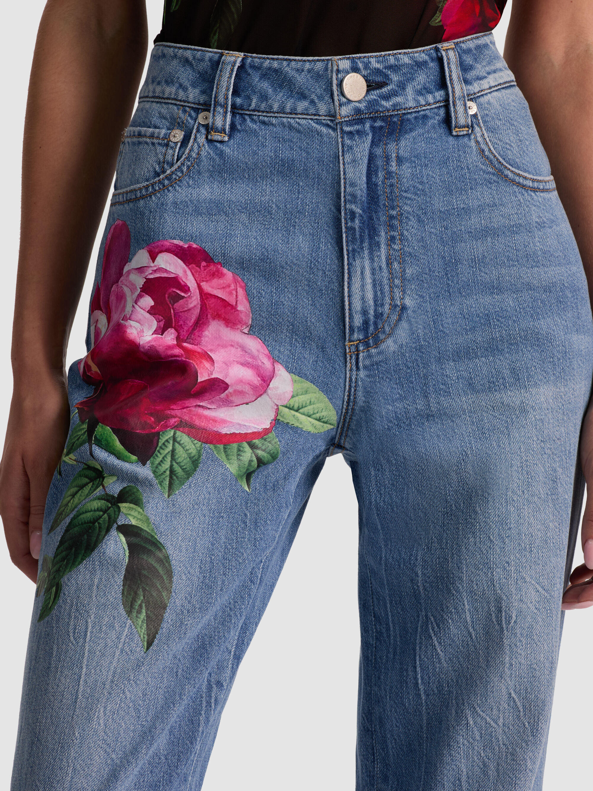 CHIC PRINTED JEAN in DENVER BRIGHT BLUE/EMPRS BLOOM | ALICE + OLIVIA
