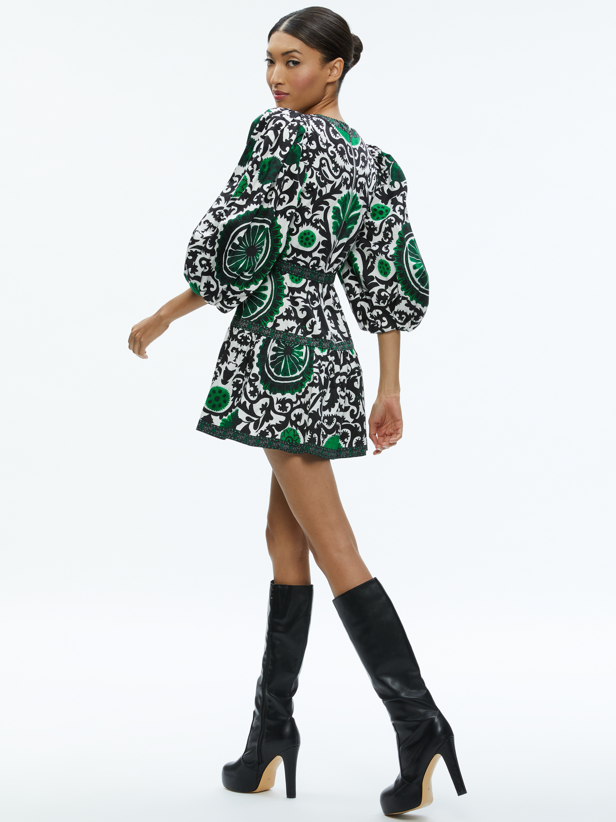 Shayla Pleated Sleeve Tiered Dress In Monarch Light Emerald Medium ...