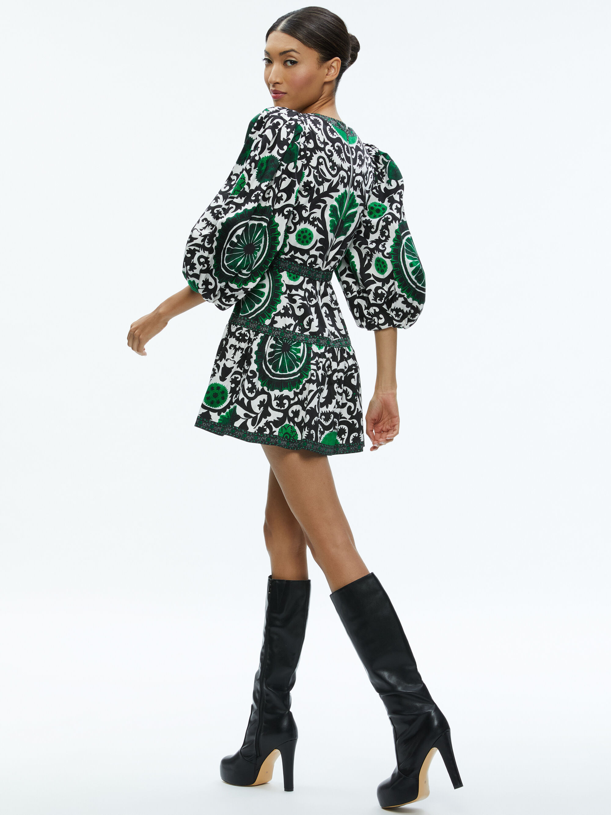 Shayla Pleated Sleeve Tiered Dress In Monarch Light Emerald Medium ...