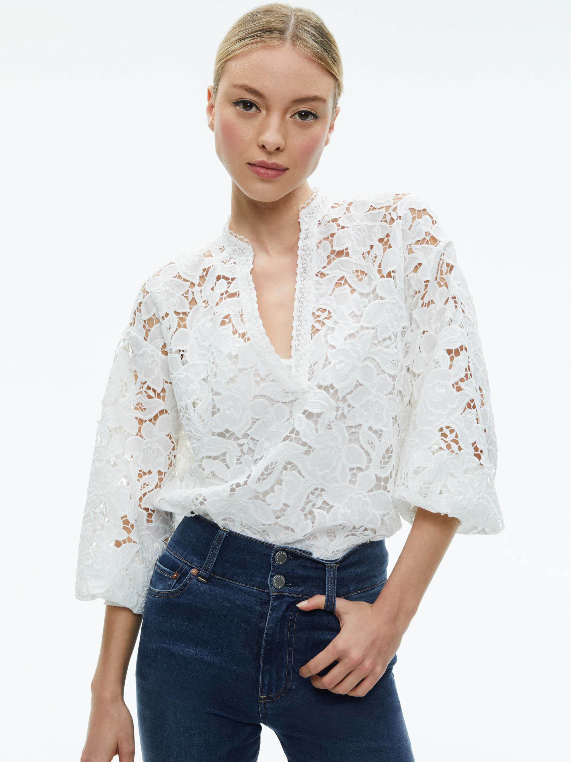 Aislyn Blouse In Off White | Alice + Olivia