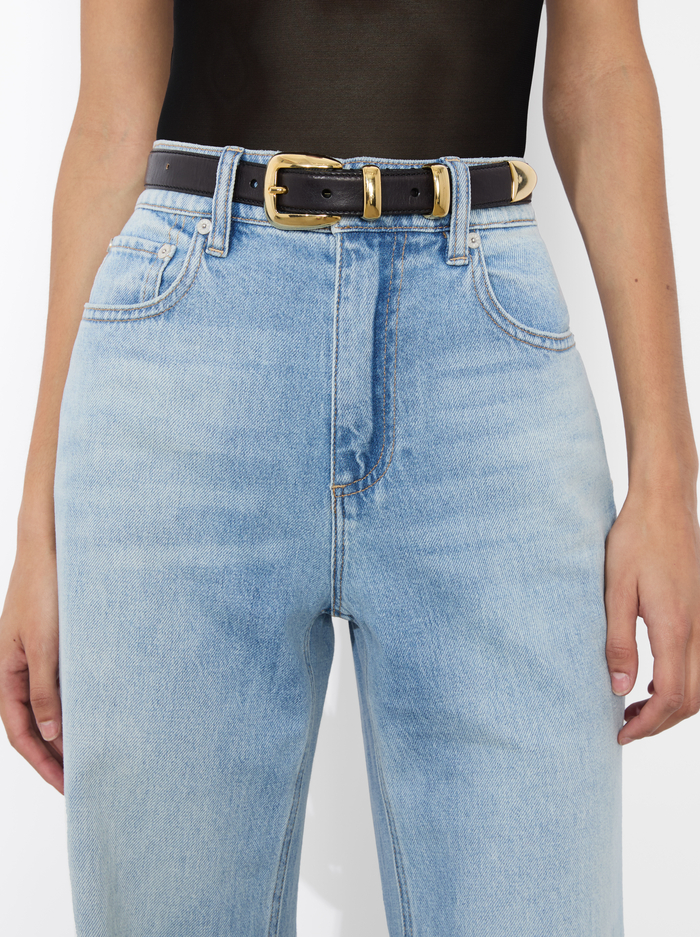 Hayden Buckle Belt In Black/gold | Alice + Olivia