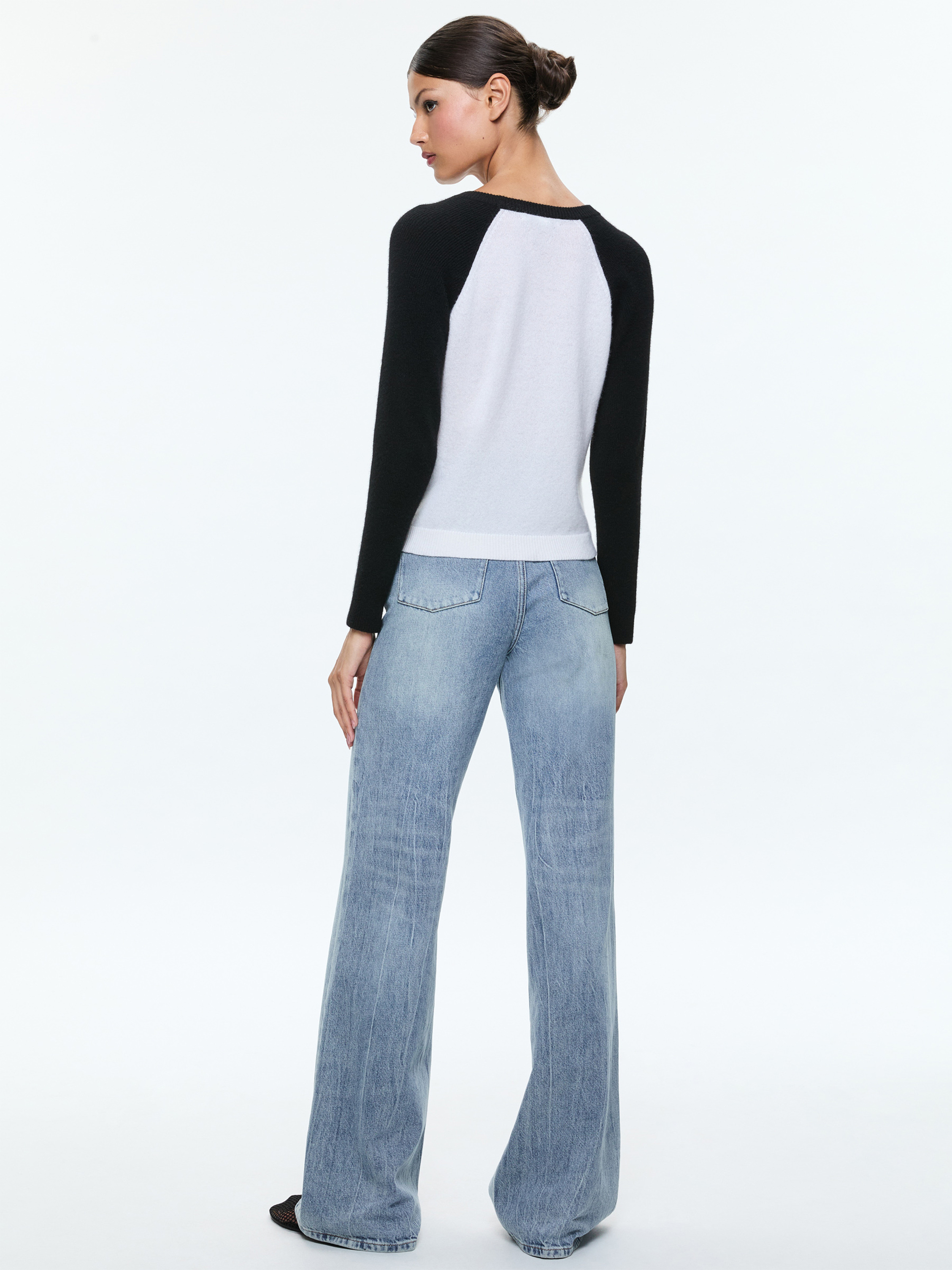 Amari Shrunken Raglan In Ecru/black | Alice + Olivia