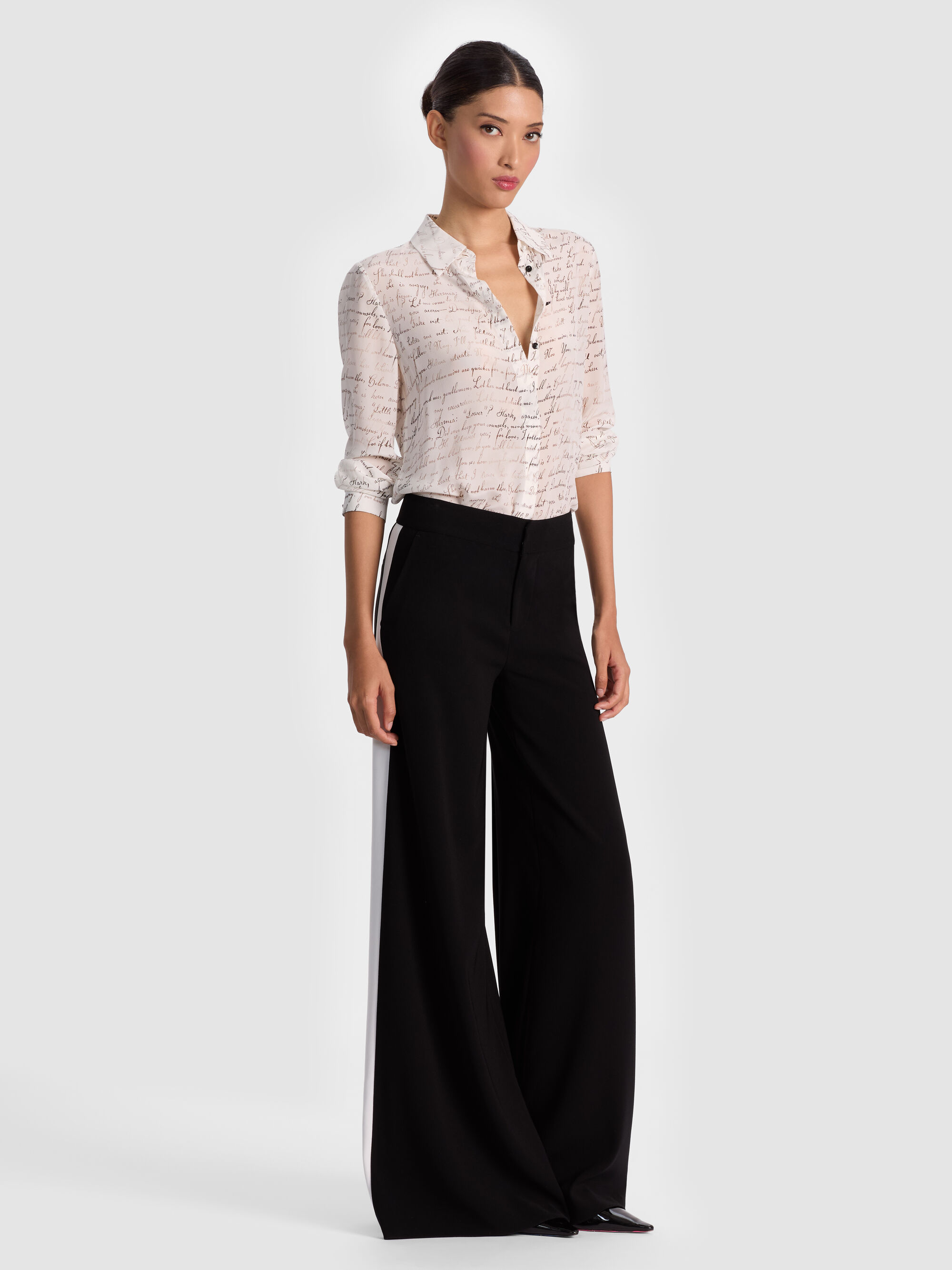 WILLA SILK BLOUSE in SHAKESPEARE'S LETTER VANILLA | ALICE + OLIVIA
