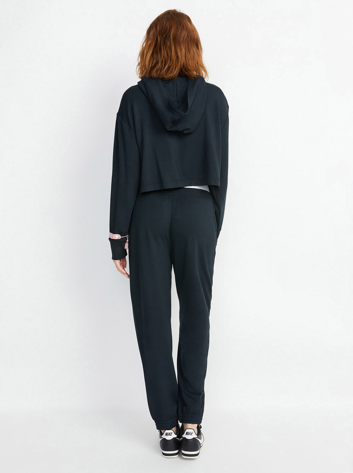 A+o X Big Feelings Jody Jogger In Black | Alice + Olivia