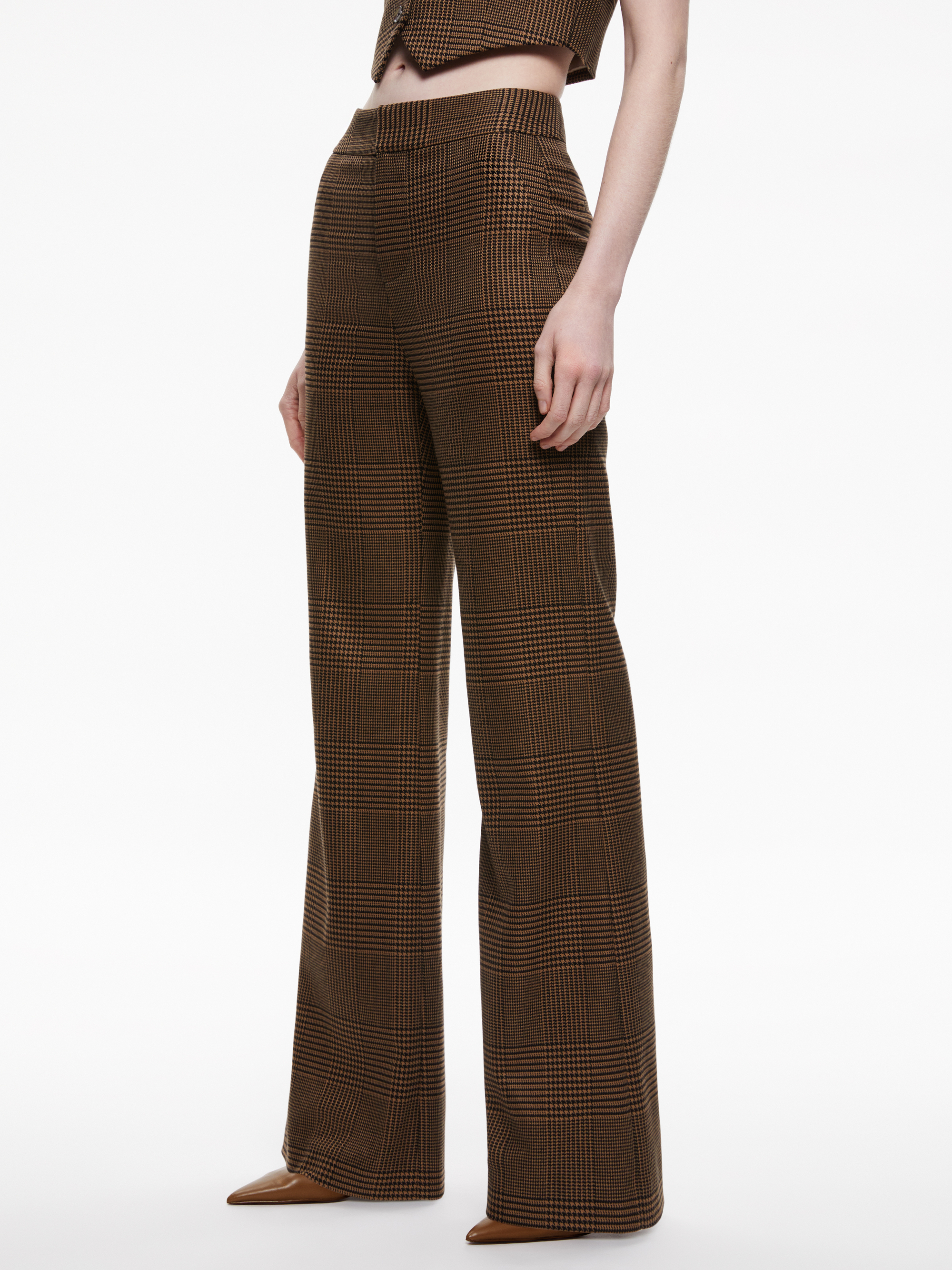 Deanna High Waisted Bootcut Pant In Camel/black | Alice + Olivia
