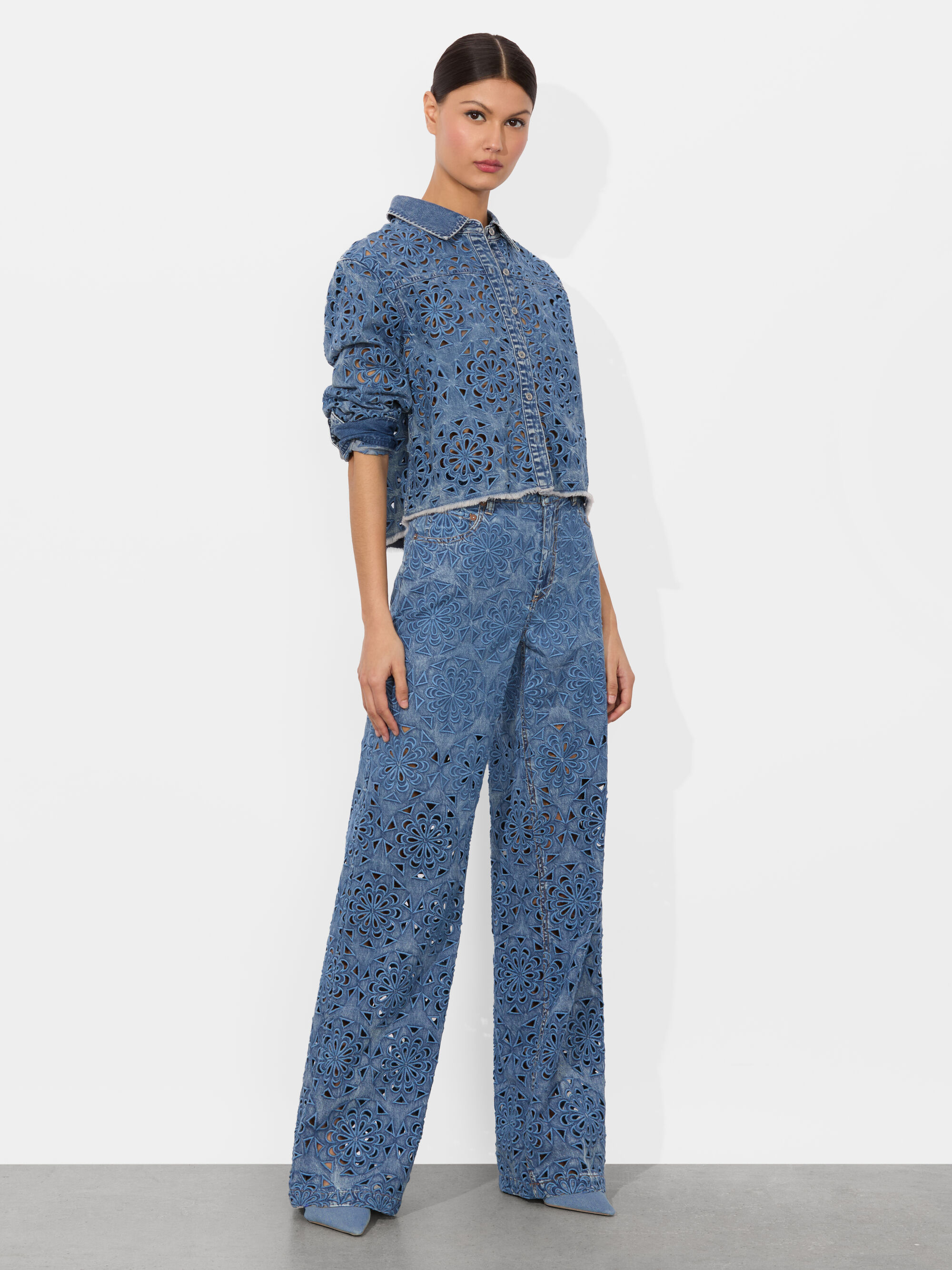 WEEZY LASERCUT JEAN in AVERY BLUE | ALICE + OLIVIA