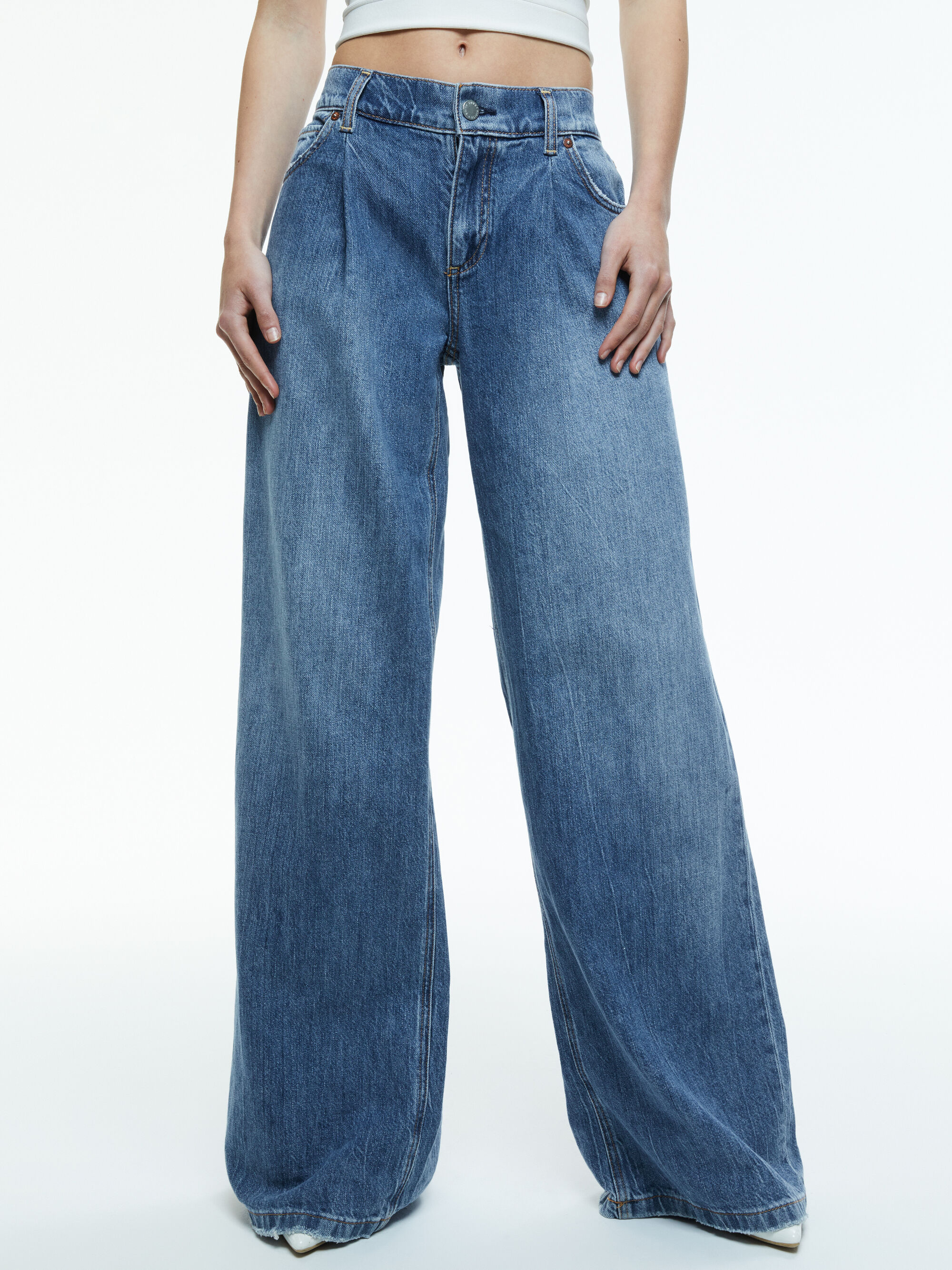 Jojo Low Rise Elastic Waist Jean In Georgia Vintage Blue | Alice + Olivia