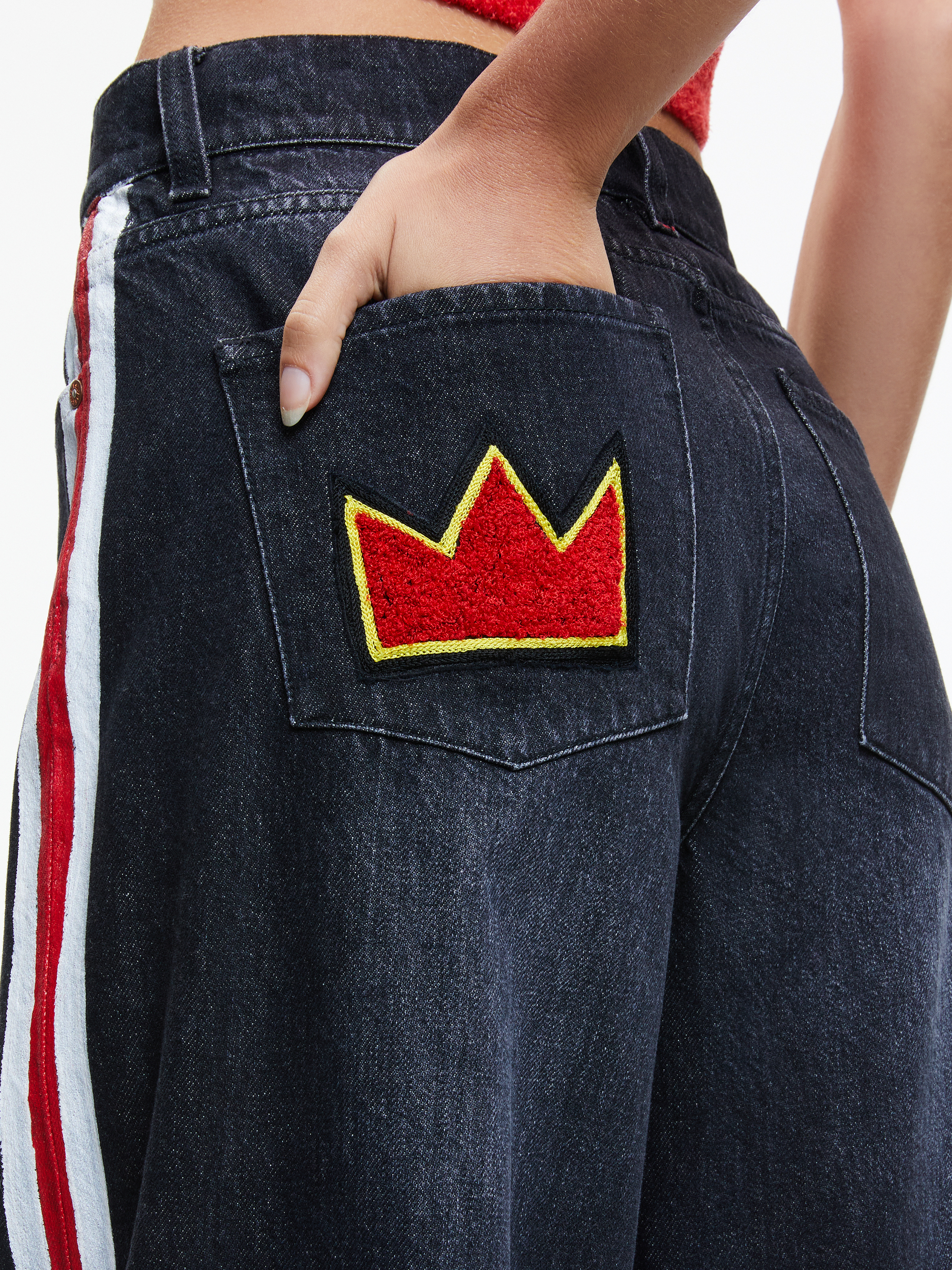 A+o X Basquiat Trish Jean In Maya Charcoal Black | Alice + Olivia