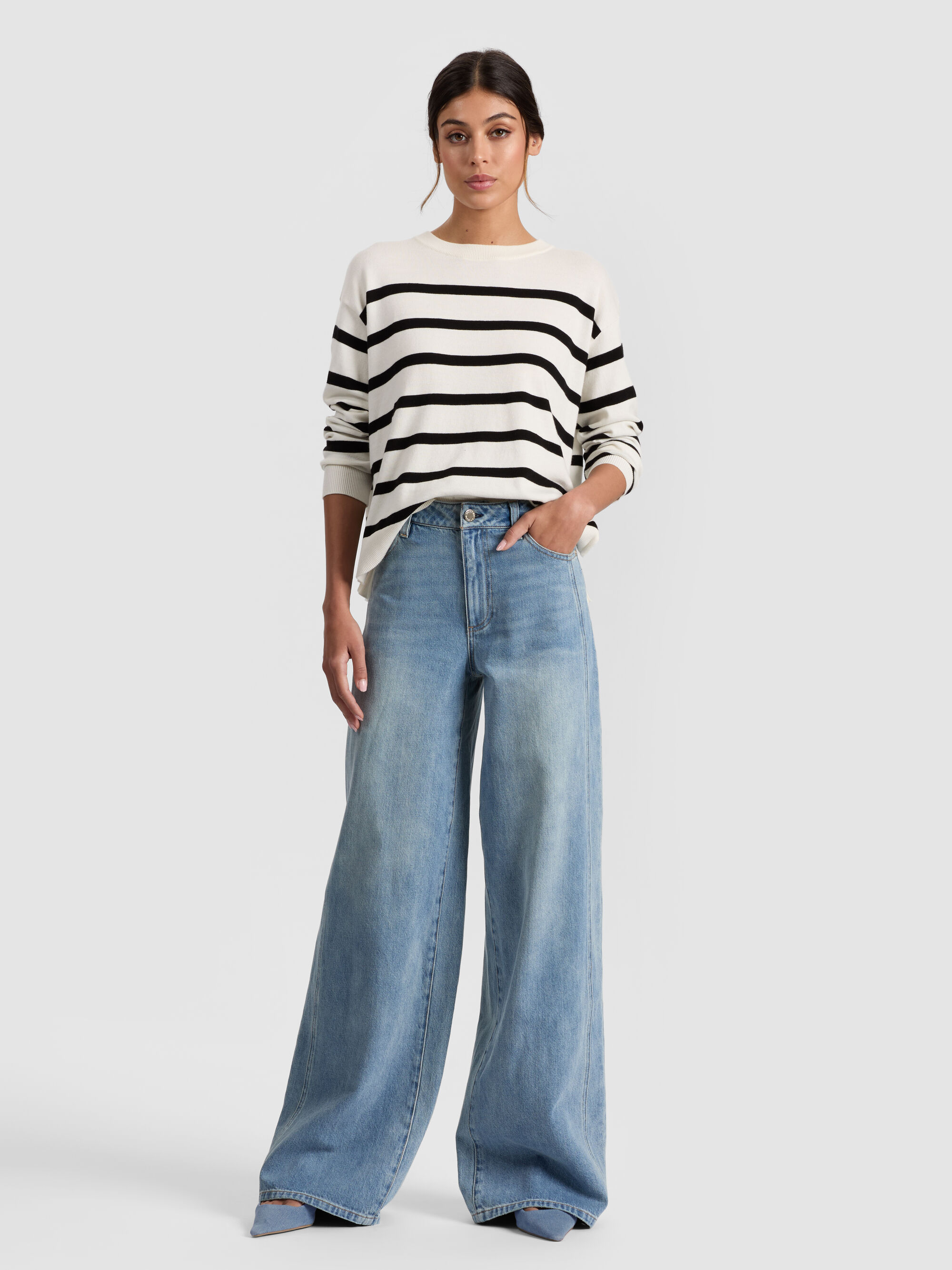 PATTERSON EASY PULLOVER in SOFT WHITE/BLACK | ALICE + OLIVIA